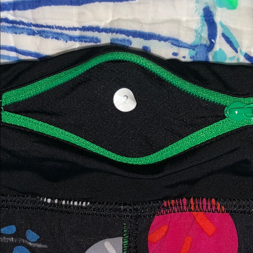 Lululemon Seawheeze Bugs Balls Speed Shorts Size 2 - Gem